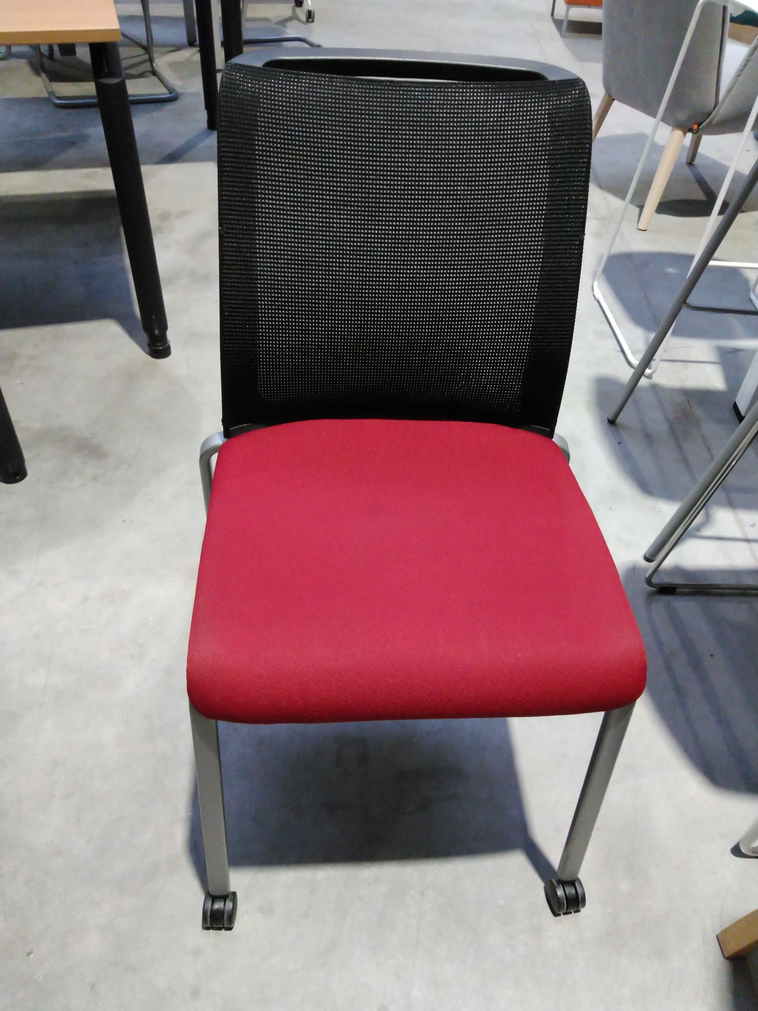 chaise à roulettes rouge steelcase – VASSE Transfert